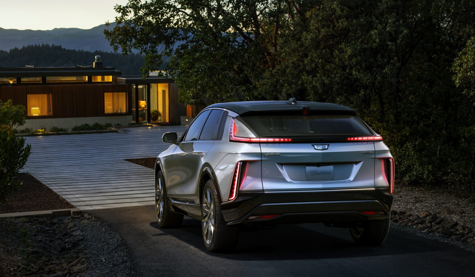 2023 Lyriq Caddy s 300 Mile Electric SUV The Green Car Guy